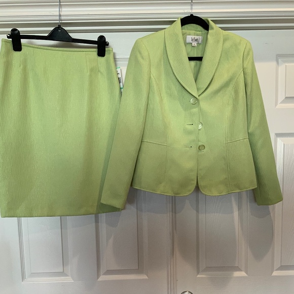 Le Suit | Skirts | Le Suit Retro Nod 2pc Skirt Suit 223 Pantone Yacht ...